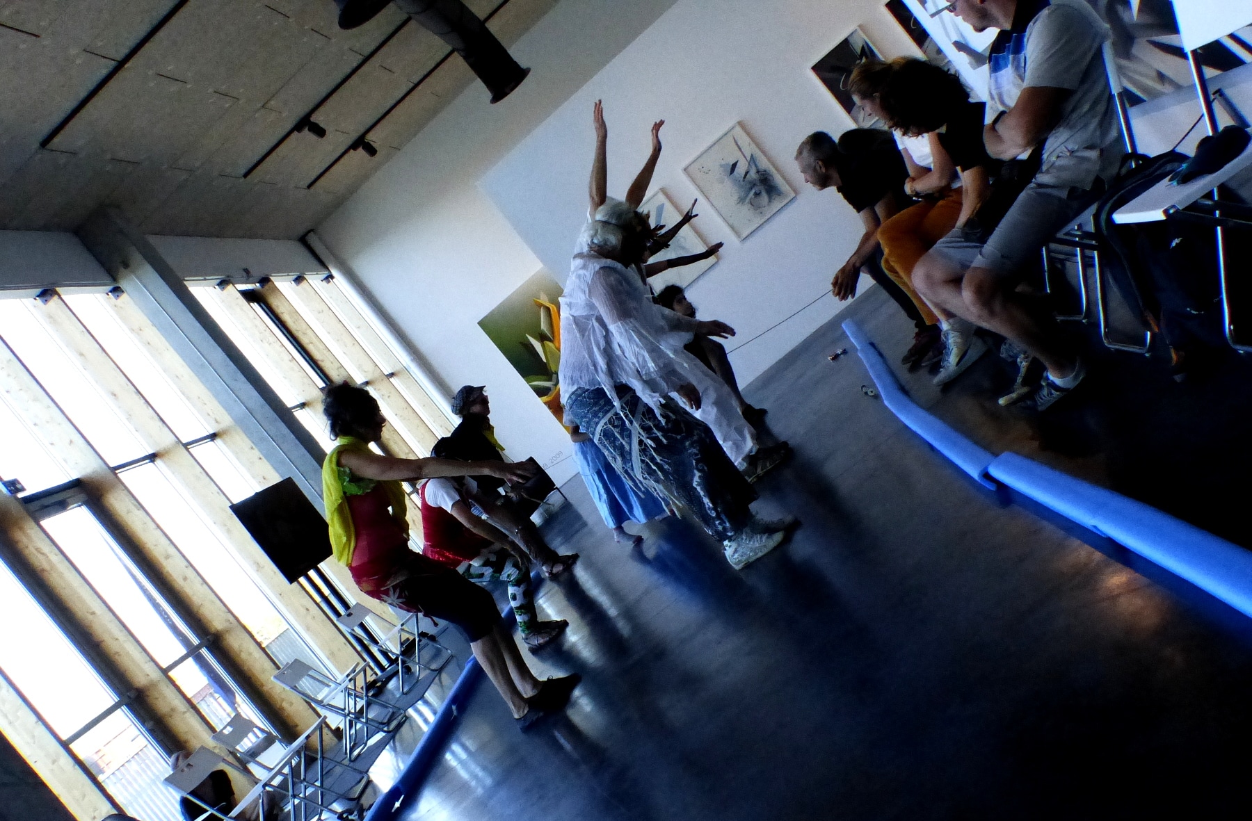 Les remous : ateliers de danse tout public organisés sur une semaine.